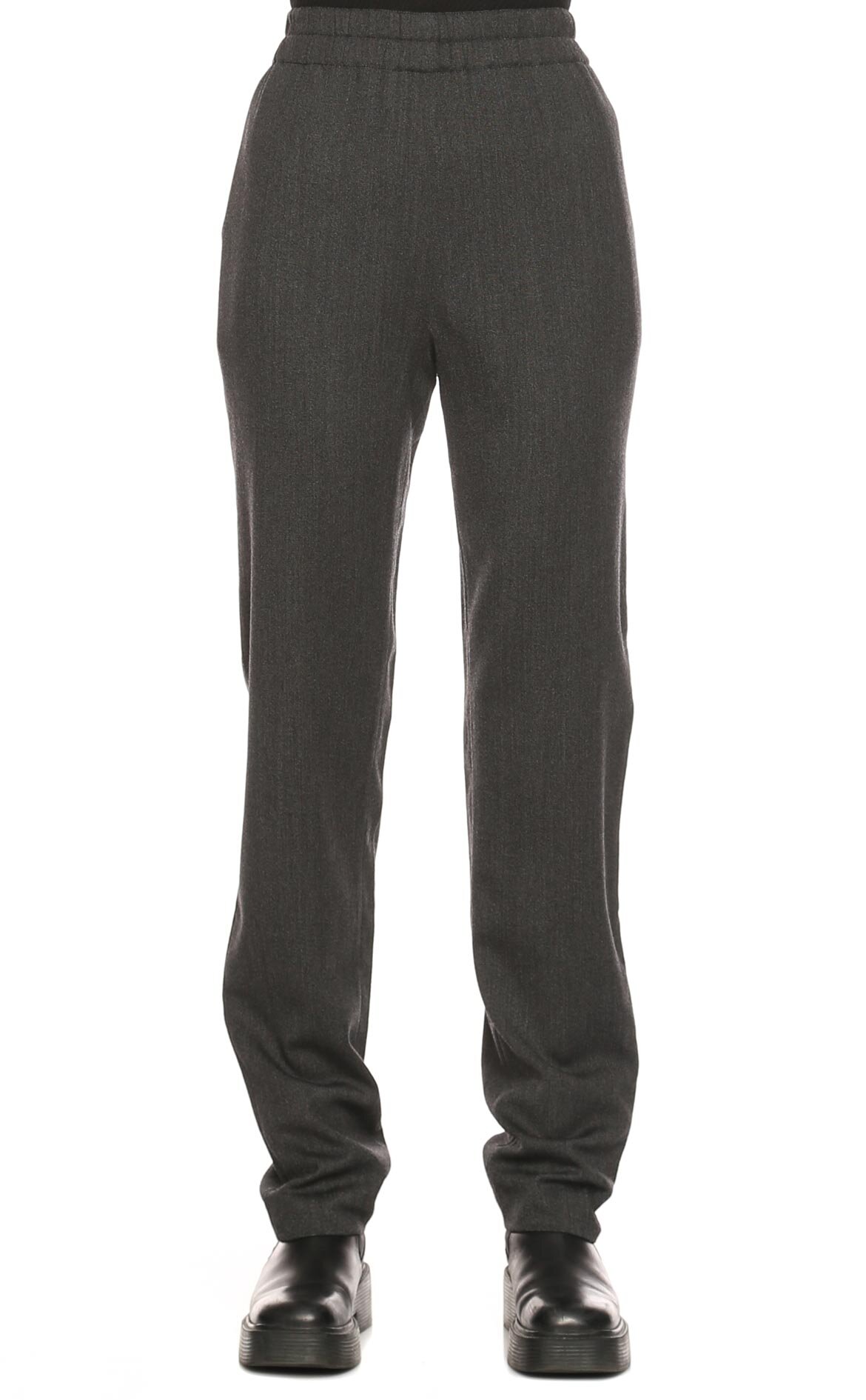 Dusan-Dusan Siyah Pantolon