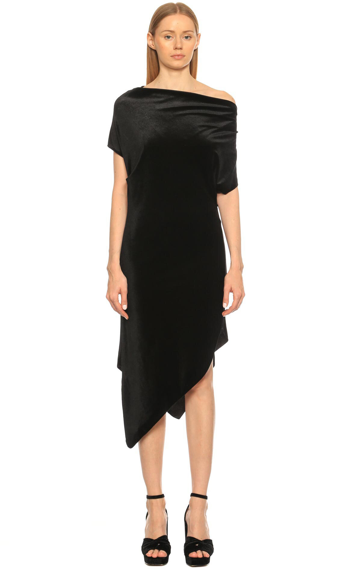 Çiğdem Akın-Çiğdem Akın Siyah Elbise