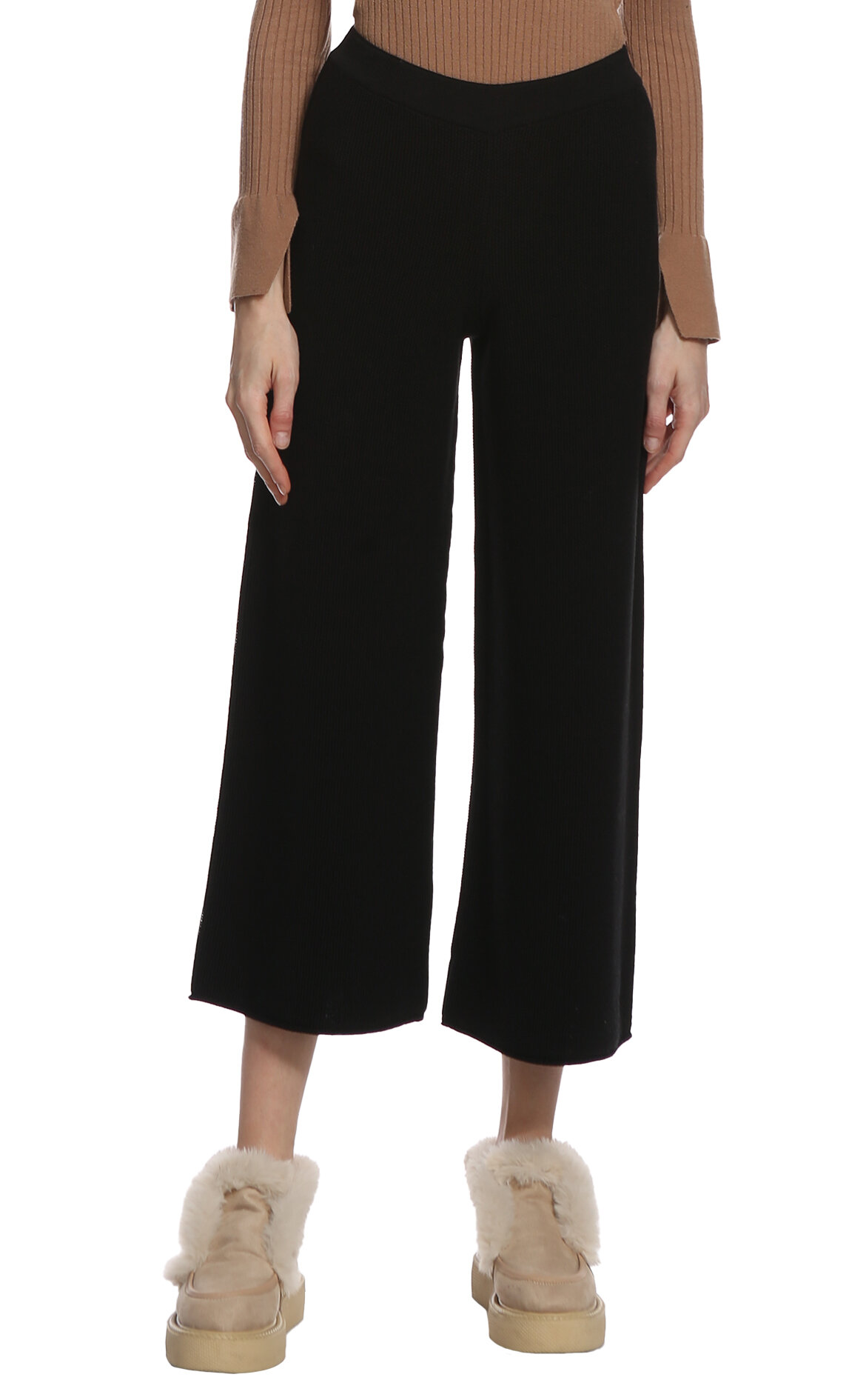 Akep-Akep Siyah Pantolon